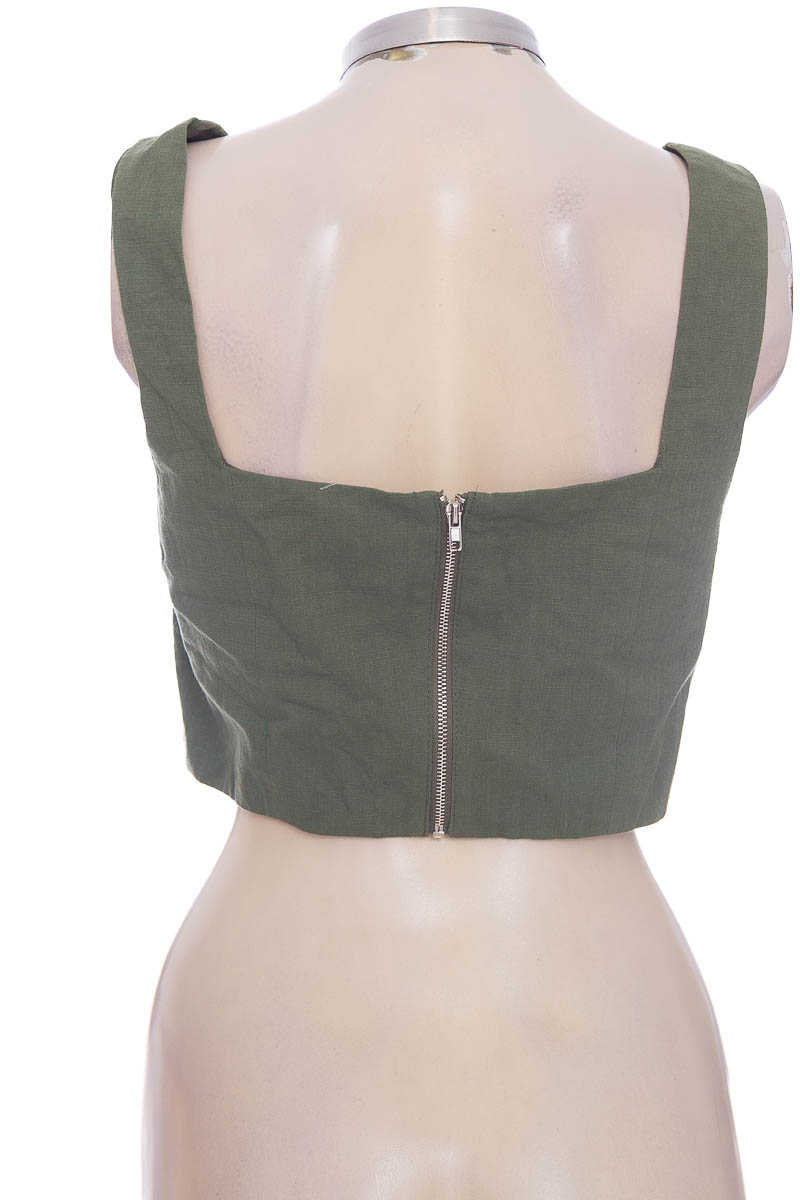 Top / Camiseta color Verde - Lucen | Closeando