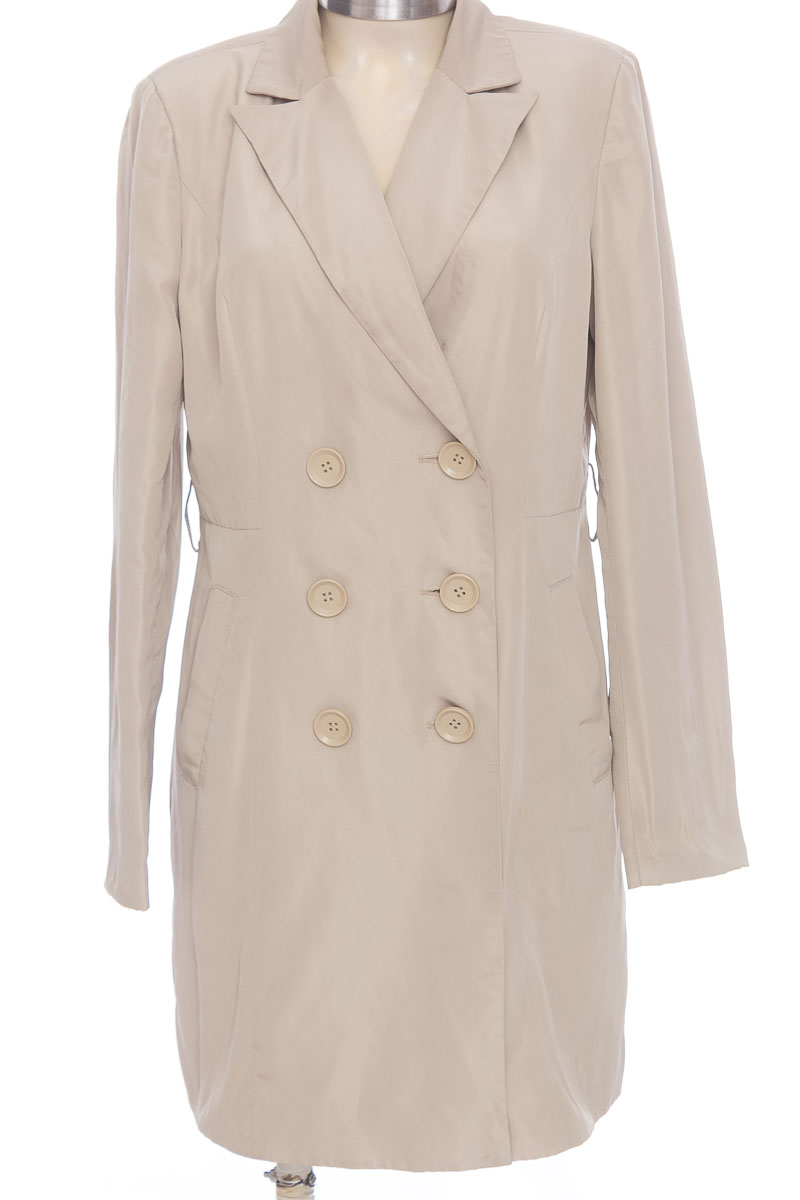 Chaqueta / Abrigo color Beige - Studio F | Closeando