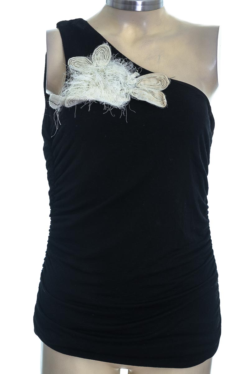 Top / Camiseta color Negro - Hkr Collections | Closeando