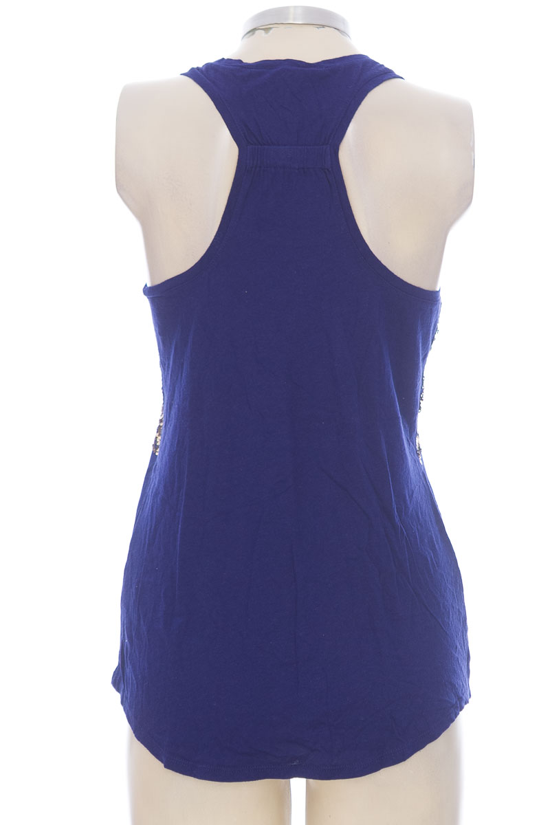 Top / Camiseta color Azul - Express | Closeando