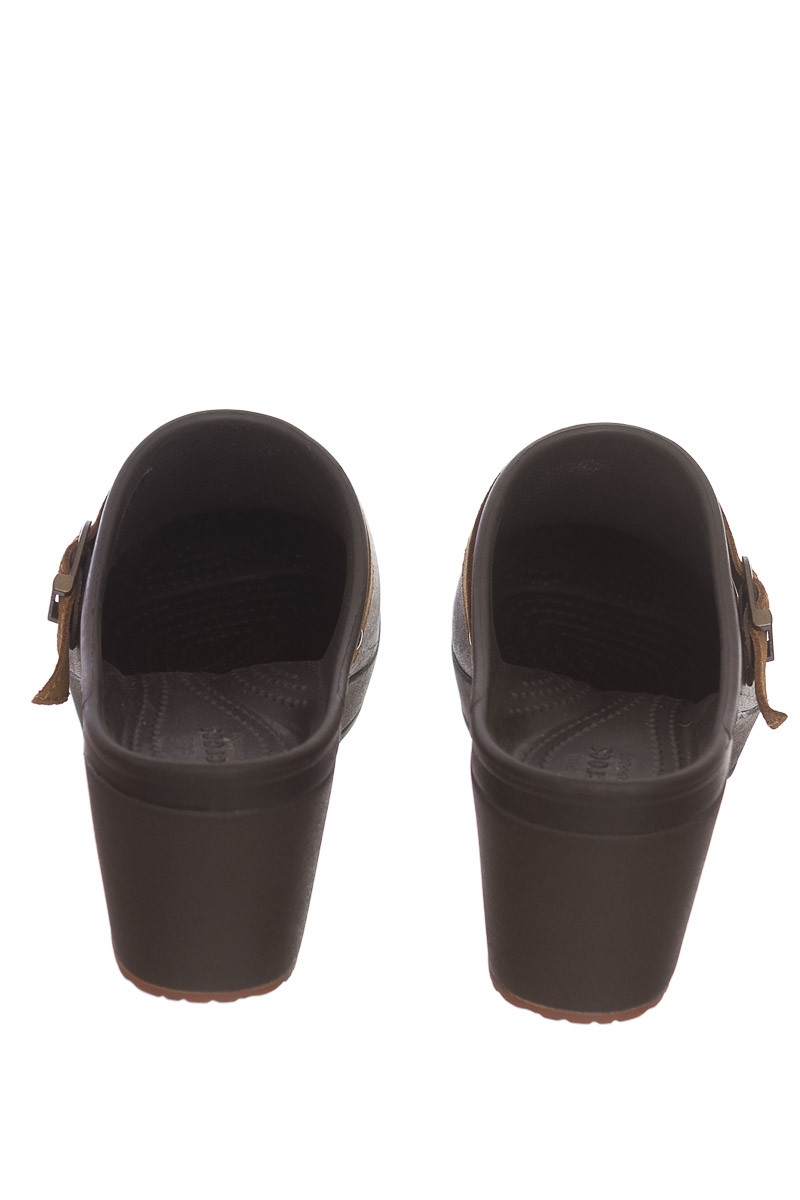 Zapatos color Café - Crocs | Closeando