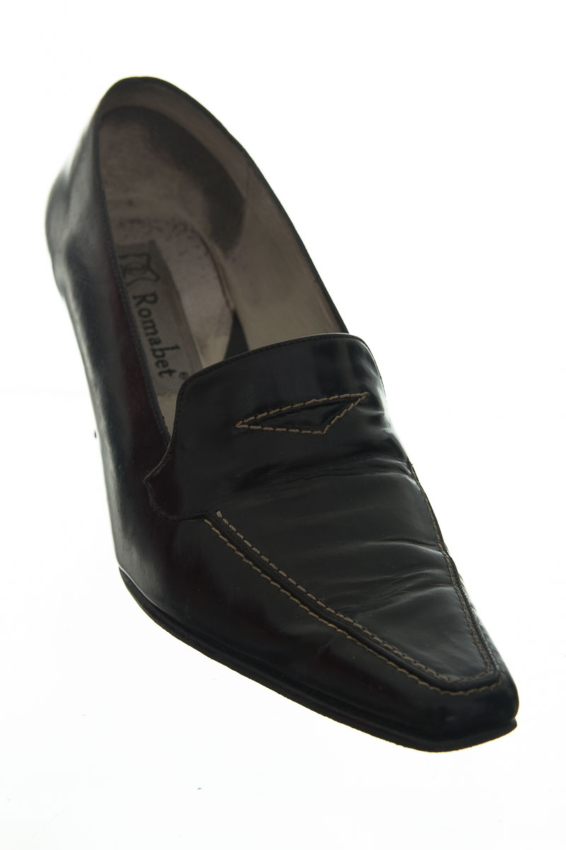Zapatos color Negro - Karo Vargas | Closeando