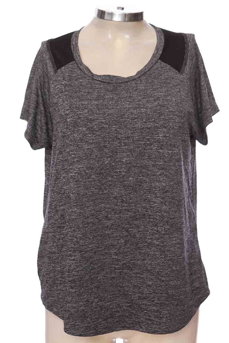 Ropa Deportiva / Salida de Baño color Gris - Gef | Closeando