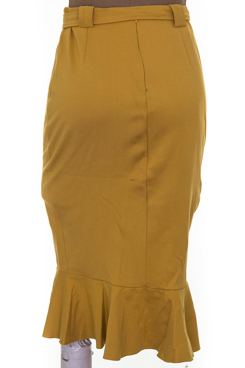 Falda color Mostaza - Juan Carlos Cruz | Closeando