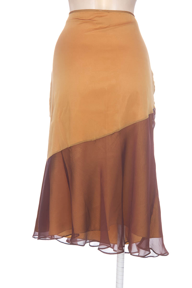 Falda color Café - Alexandra Beltrán | Closeando