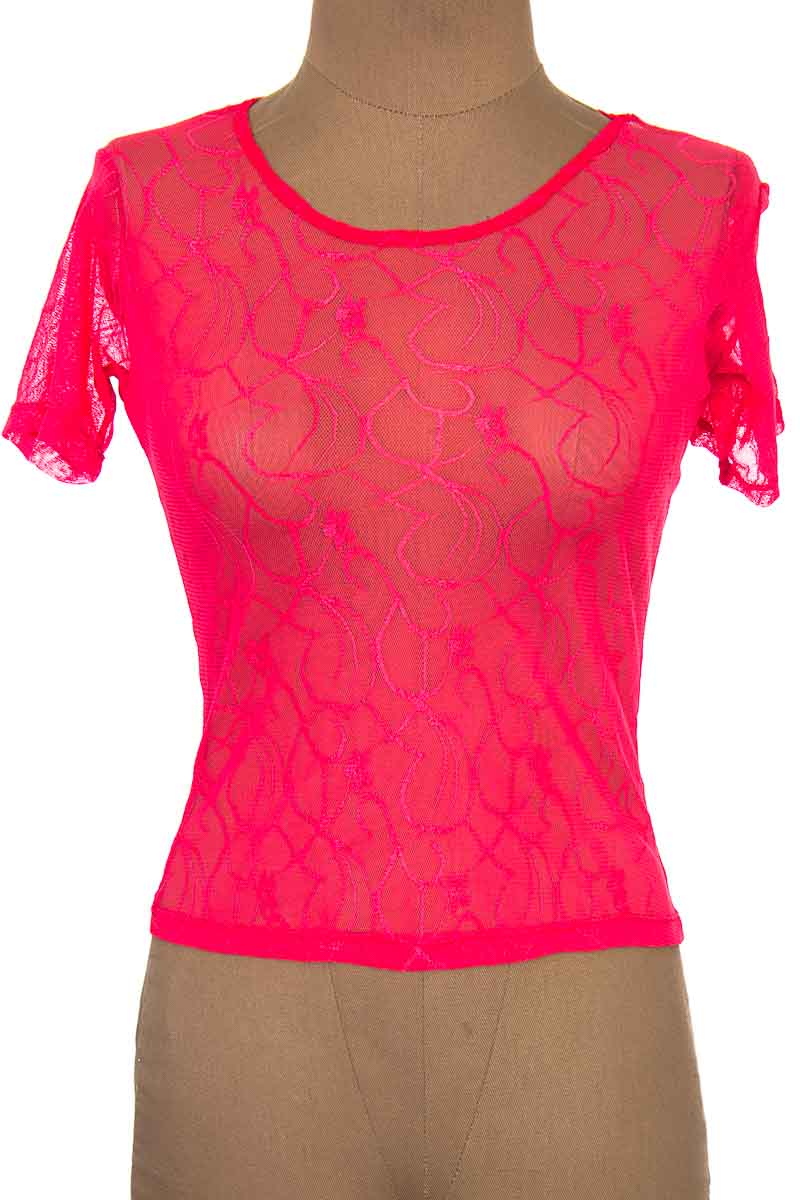 Top / Camiseta color Rosado - Closeando talla XS de Segunda Mano ...