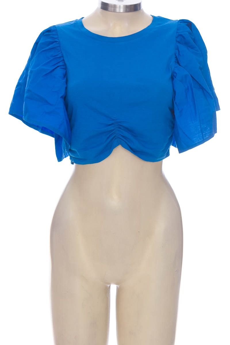 Top / Camiseta color Azul - Zara | Closeando