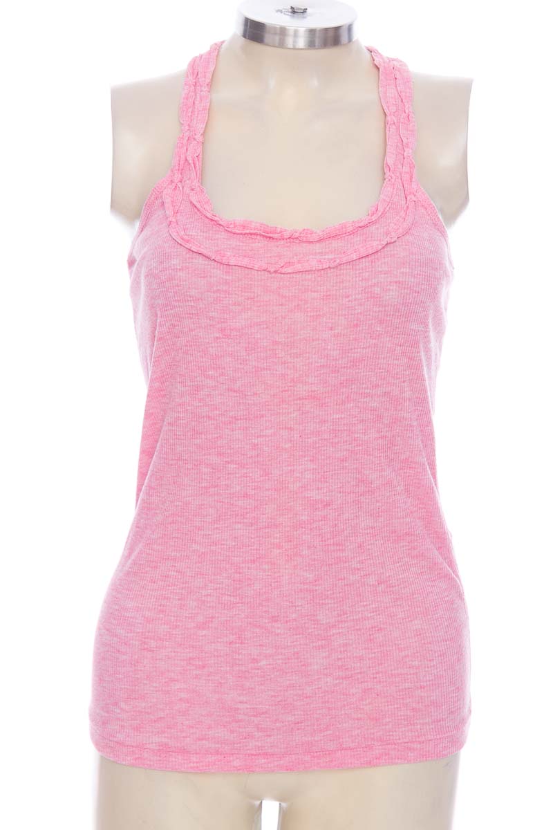 Top / Camiseta color Rosado - Closeando talla S de Segunda Mano | Closeando